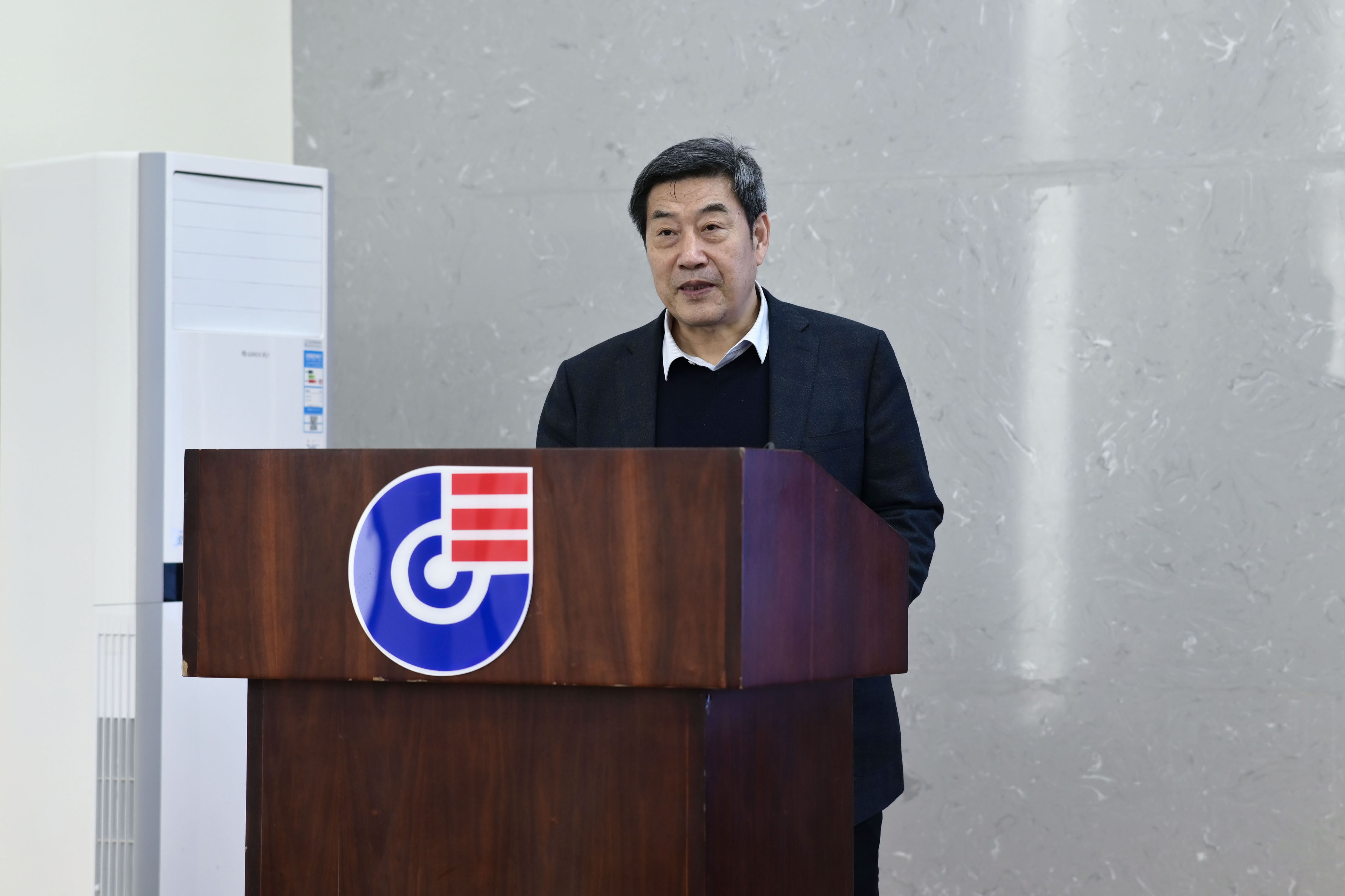 孙世刚院士、韩布兴院士做客“经世致用讲坛” 湖南大学化学化工学院